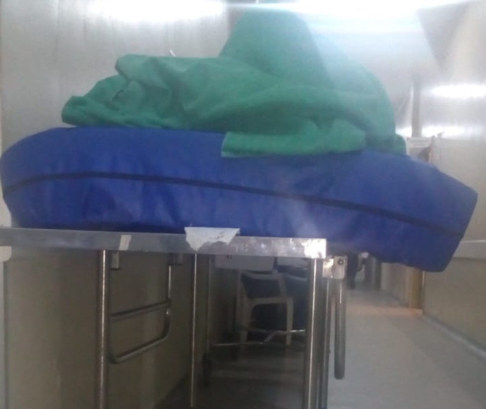 Idoso De 78 Anos Cai De Maca Em Corredor De Hospital No Ac E Filha Fica