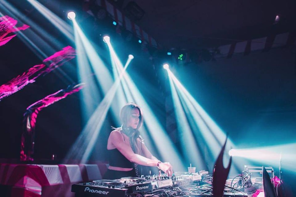 DJ Anna Sarah sobe ao palco na 3º noite do Fest Verão Paraíba 2018 ...