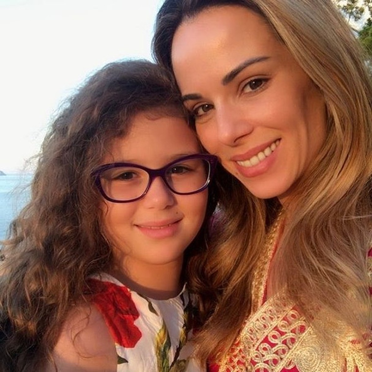 Ana Furtado posa com a filha e fãs reparam na semelhança com o pai ...