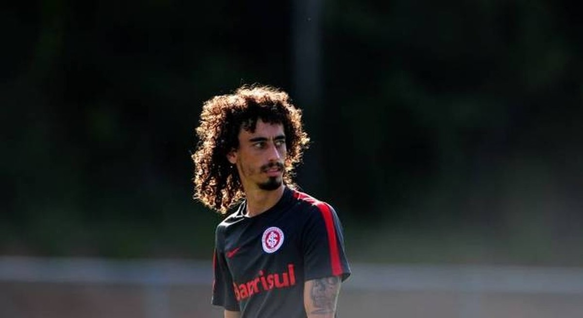 Sem espaço no Internacional, Valdivia recebe proposta para jogar a ...
