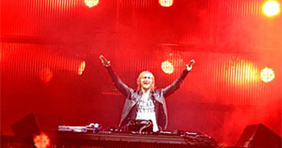 G1 - David Guetta anima público de 15 mil pessoas em seu 1º show em PE ...