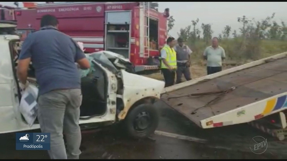 Motorista morre em colisão frontal entre picape e caminhão próximo a ...