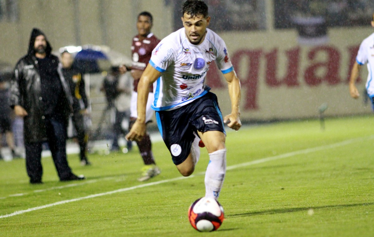 Lucas Mendes é o primeiro lateral-direito anunciado pelo Taubaté para ...