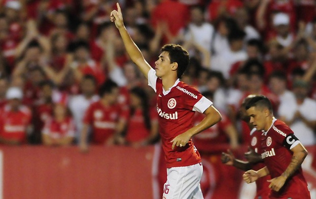 Oscar mostra camisa do Inter em vídeo e se declara: "Um dos times que ...