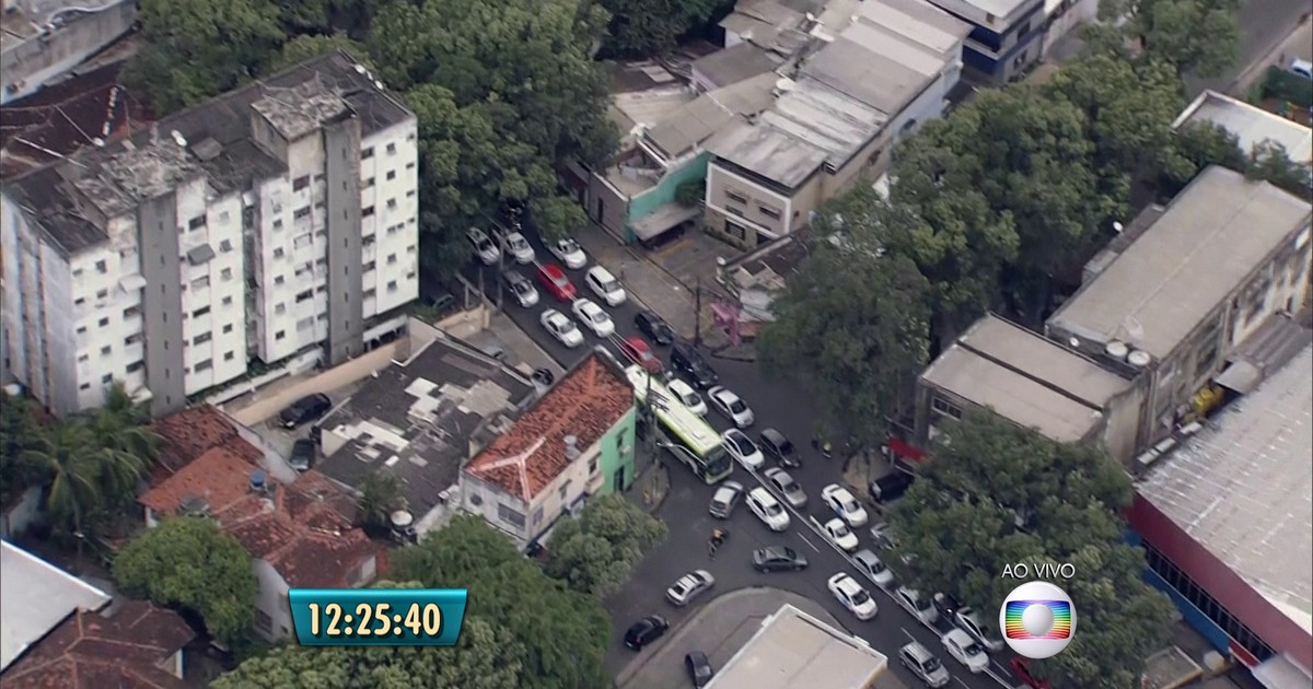G1 - Interdição da Rua do Espinheiro complica trânsito no Recife ...