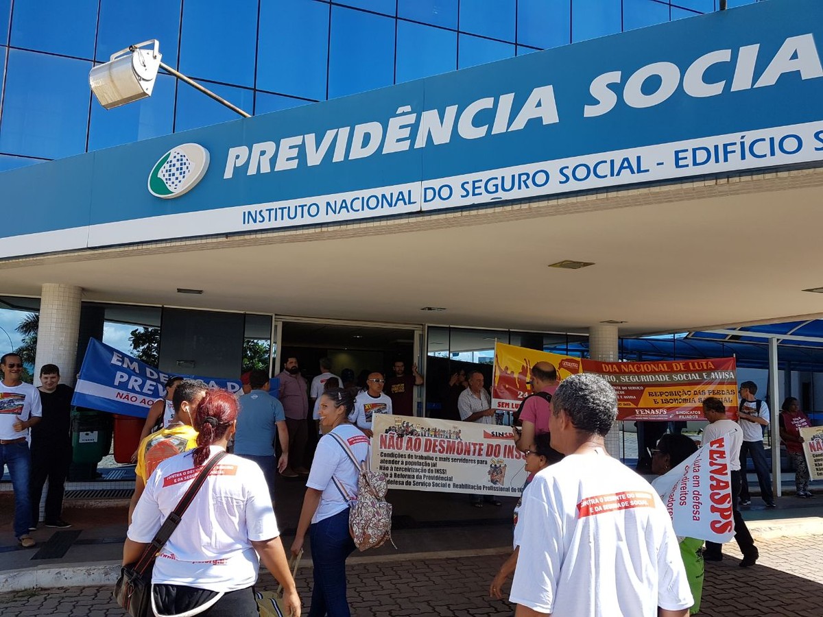 Servidores ocupam sede do INSS, em Brasília, para cobrar contratação de ...