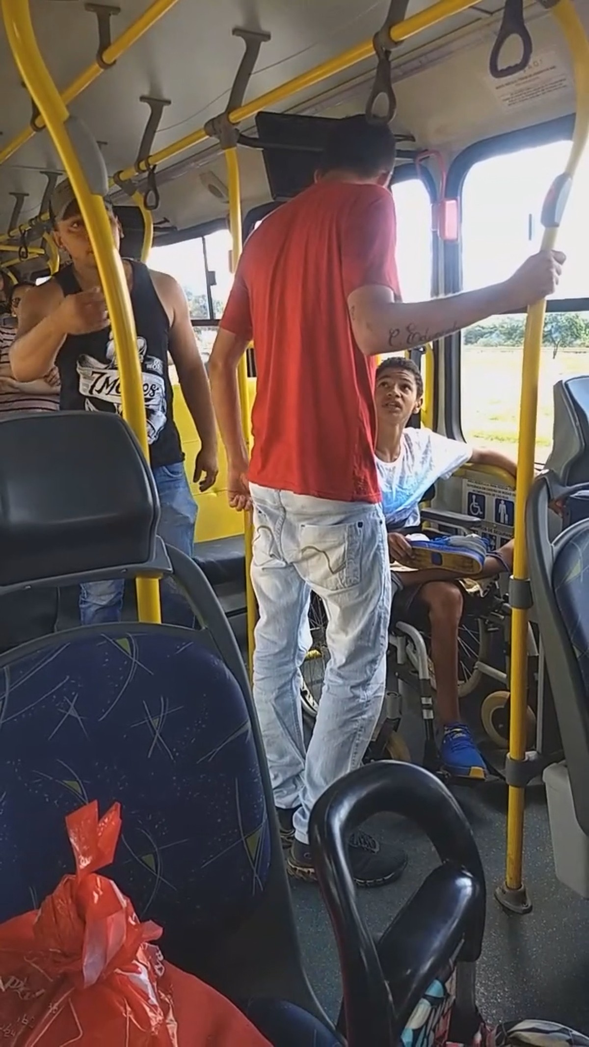 Cadeirante é Detido Por Importunação Sexual Contra Mulher Em ônibus No