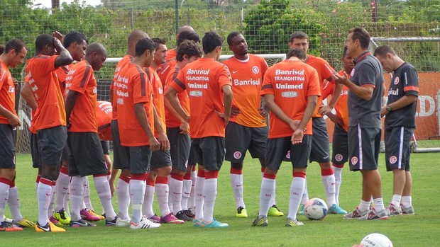 Fórmula da ascensão: Dunga pede vibração e 'brilho nos olhos' a garotos ...