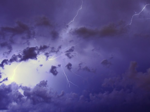 G1 - Tempestades com raios inspiram fotógrafos profissionais e amadores ...