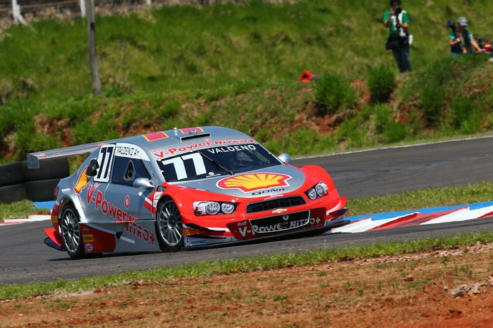 Valdeno desbanca candidatos à taça e lidera 1º treino livre em Curitiba ...