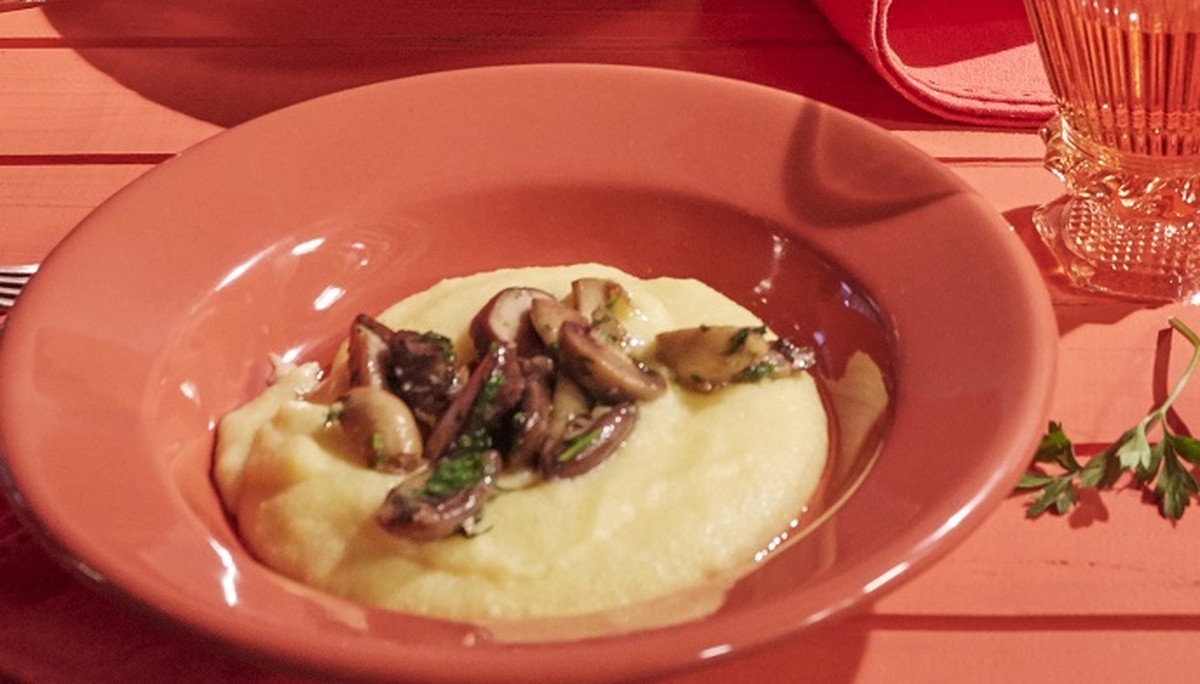 Polenta na pressão com cogumelos | Cozinha Prática | Receitas