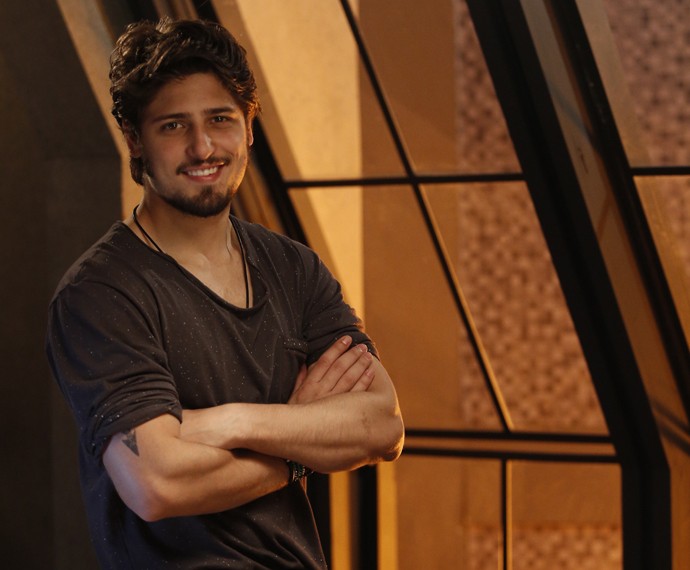 Daniel Rocha apresenta Rafael, seu personagem em 'Totalmente Demais ...