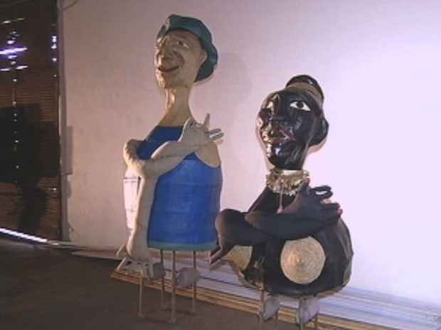 G1 - Torrinha prepara bonecões para o tradicional desfile de carnaval ...