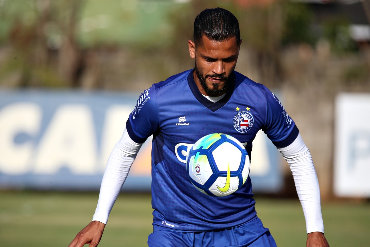 De contrato renovado, Elton confessa que sairá de férias com cabeça ...