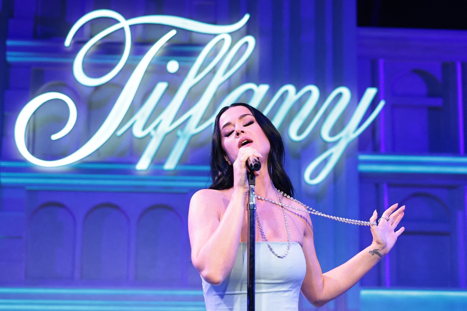 Tiffany da Quinta Avenida reabre ao público hoje. CEO da grife revela ...