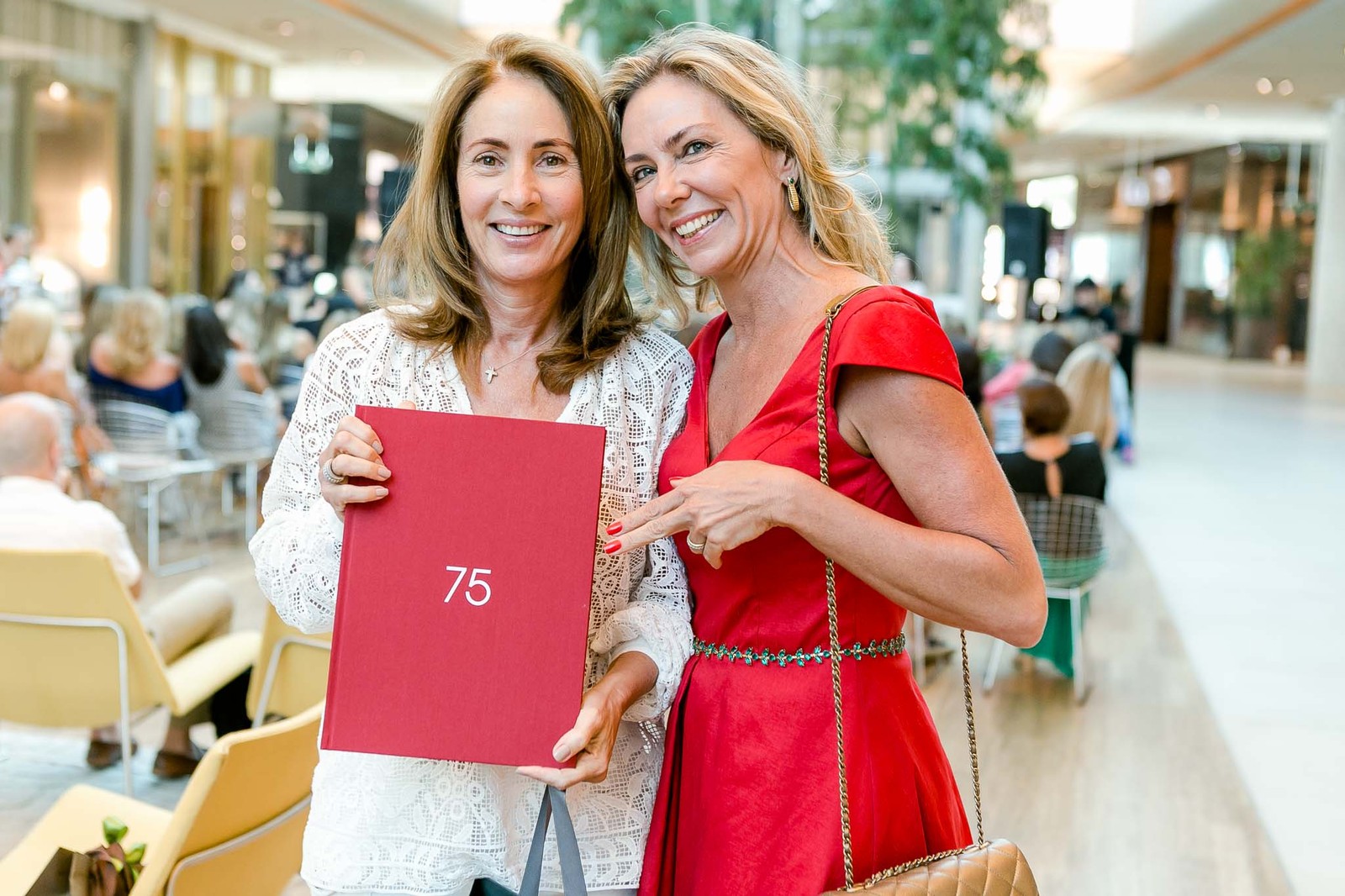 Amsterdam Sauer leva exposição de fotos do livro ‘’75’’ ao Rio de ...