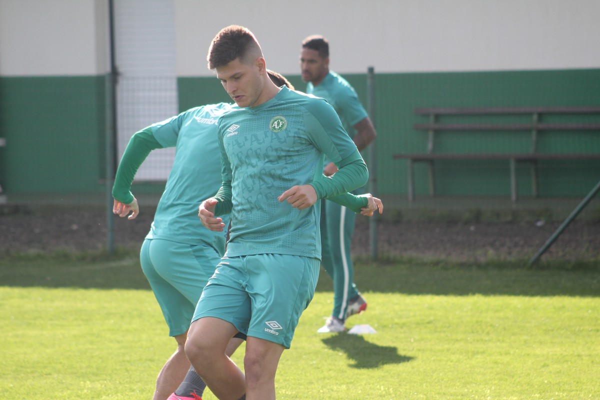 Chapecoense inicia preparação para jogo com Vila Nova com o retorno de ...