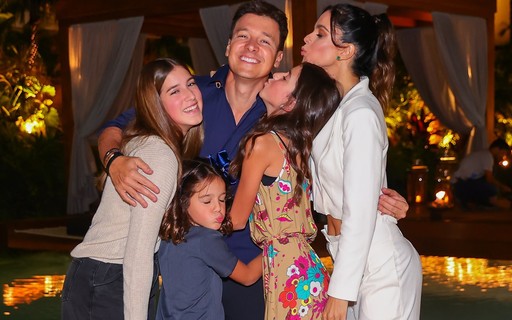 Rodrigo Faro reúne família e amigos em festa na mansão - Quem | QUEM News