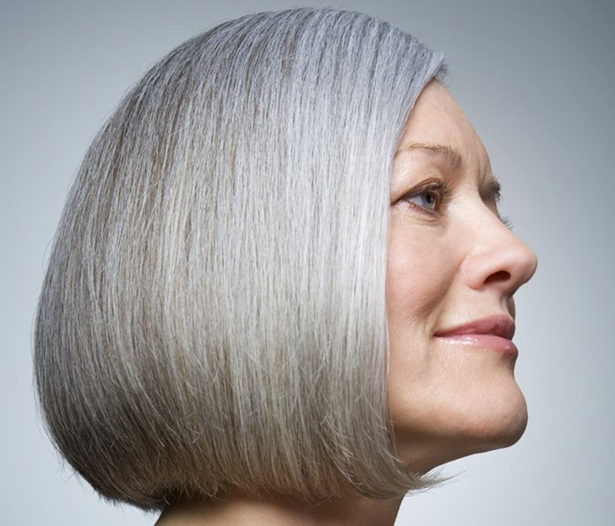 Cabelos brancos: colorir ou não, eis a questão | Beleza | Glamour