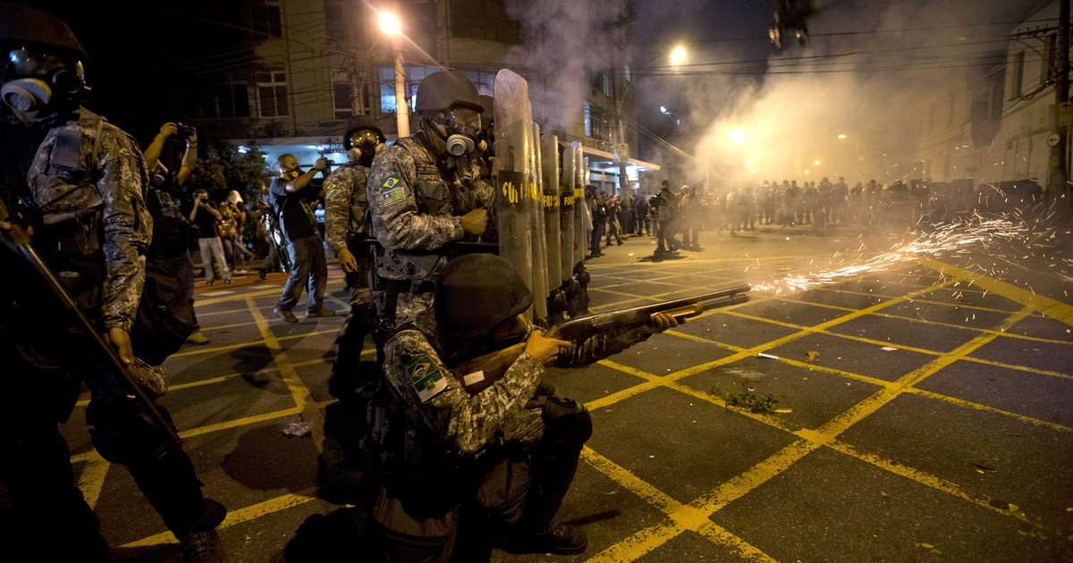 G1 - Governo cria tropa de choque de 10 mil homens para protestos na ...