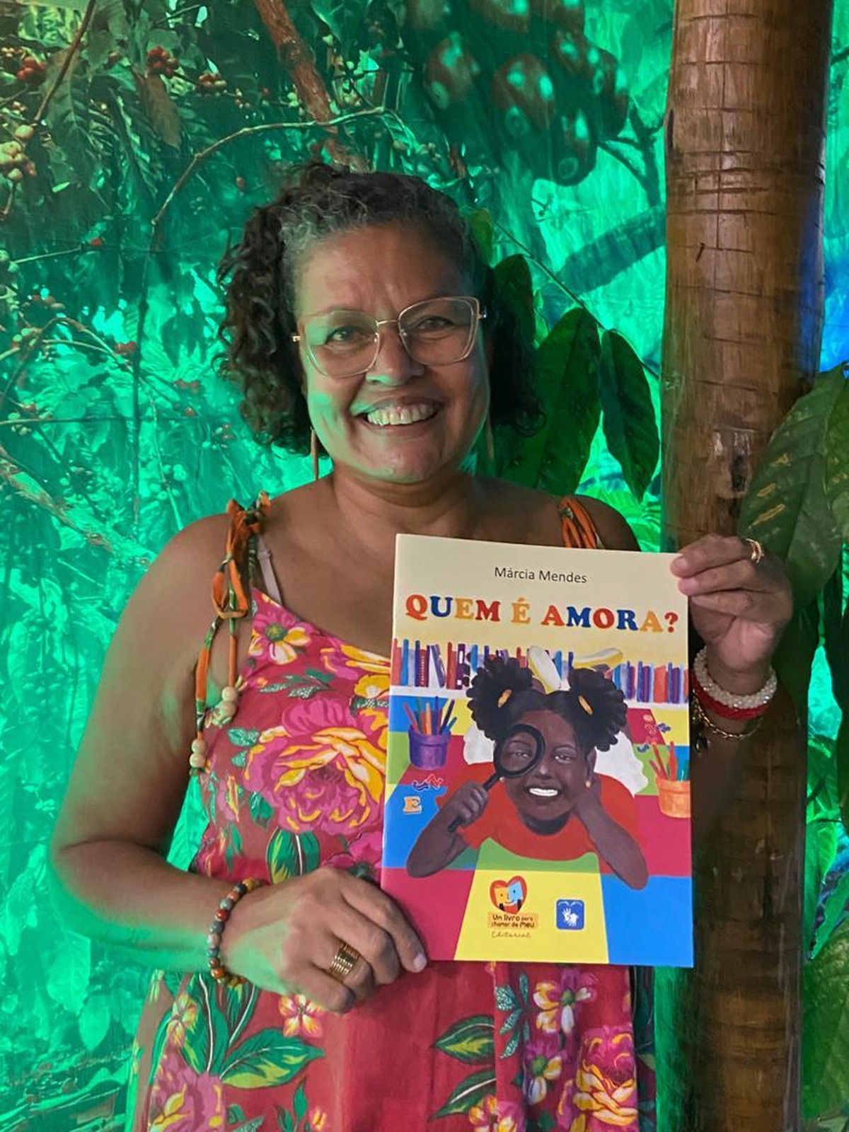 É de graça: Escritores Márcia Mendes e Marcos Cajé fazem lançamento ...