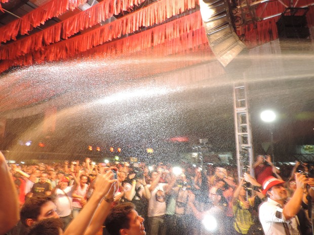 G1 - Desfile e sangria de barril de chope marcam abertura da 31ª ...