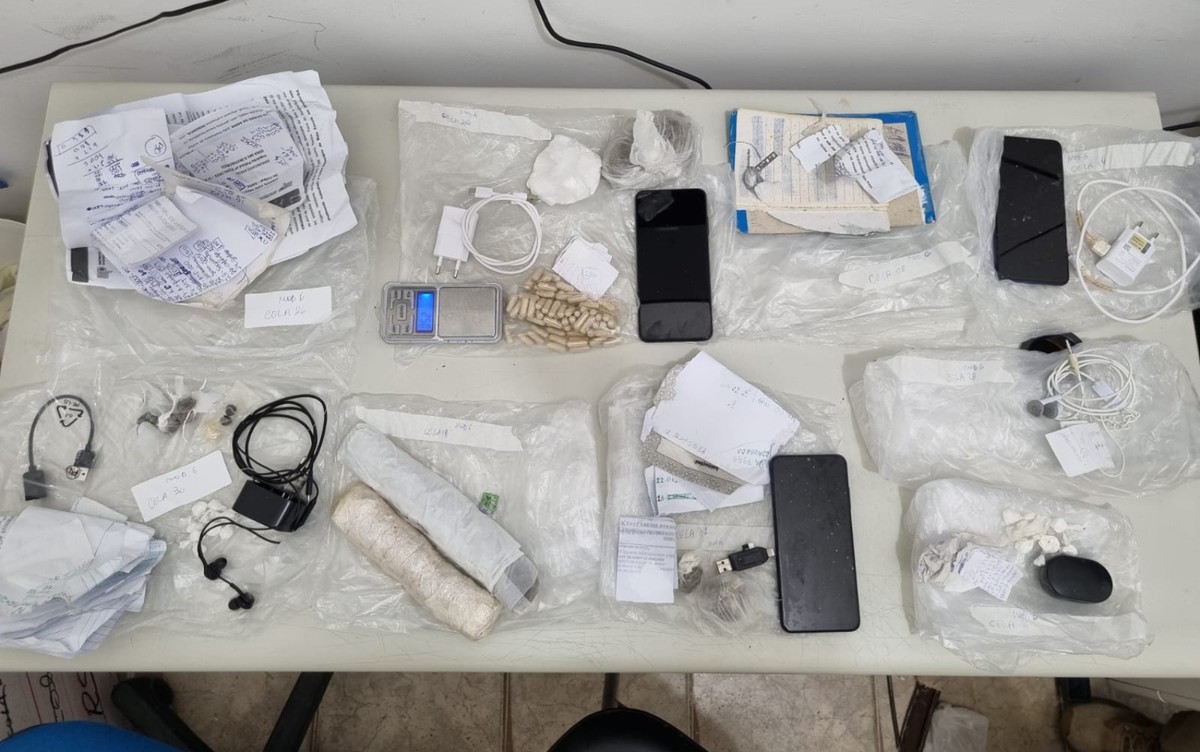 Celulares Facas E Drogas São Encontrados Em Celas Do Conjunto Penal De