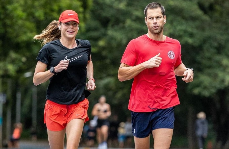 Daniella Cicarelli exibe momento fitness com o marido, Guilherme Menge ...