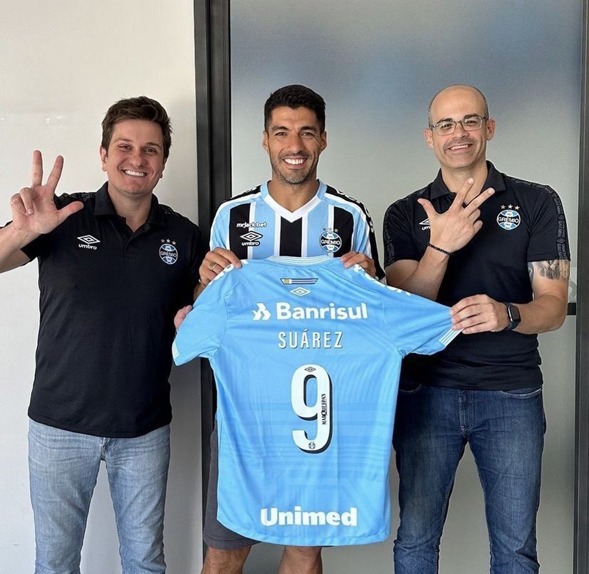 Luís Suárez se apresenta ao Grêmio na terça e pode estrear na Recopa ...