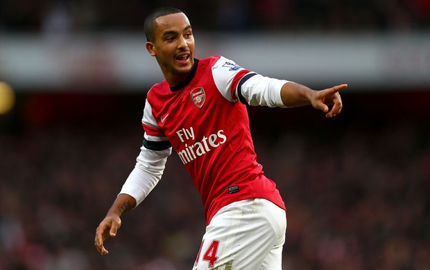 Walcott comemora boa vitória sobre Spurs e crê em arrancada do Arsenal ...