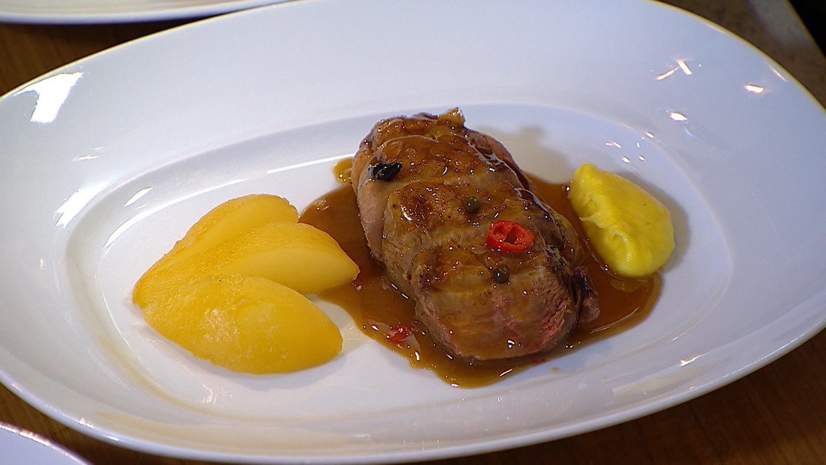 Magret de pato com pera ao vinho e purê de baroa | Que Marravilha ...