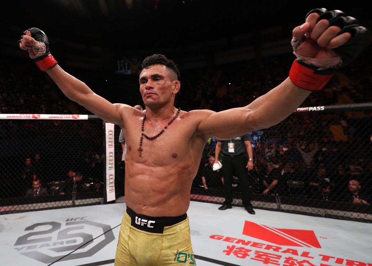 Douglas D'Silva revela admiração por Renan Barão: “Fazia questão de ...