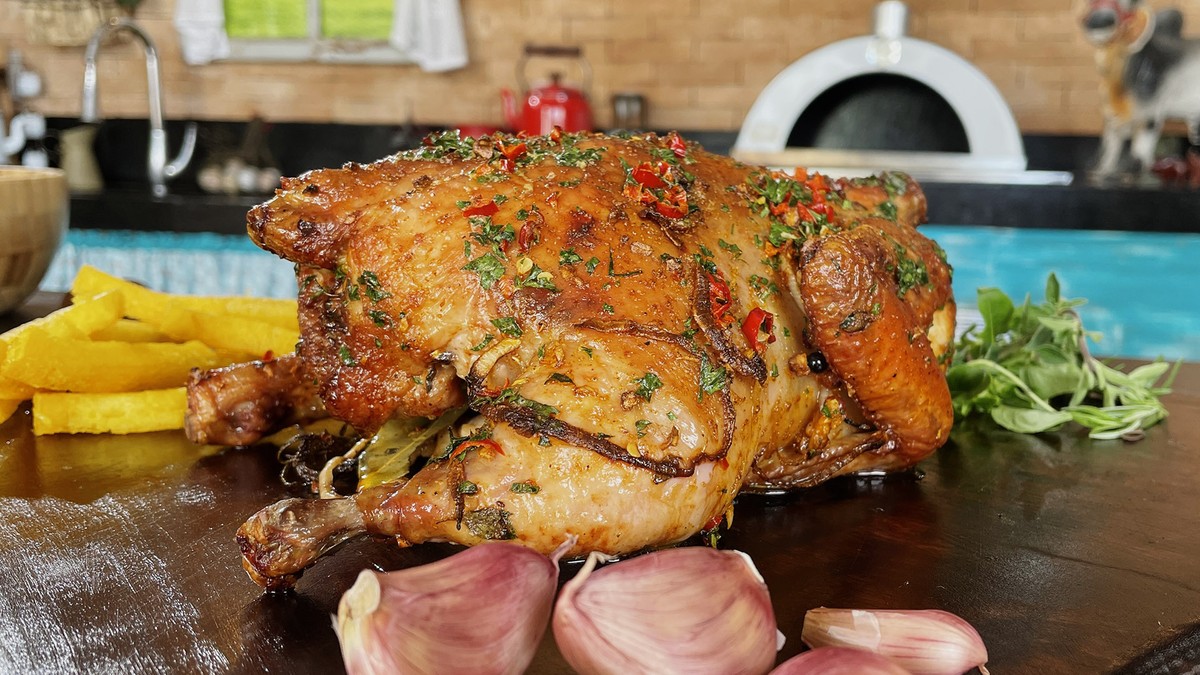 Aprenda receita de frango assado especial para seu almoço de domingo ...