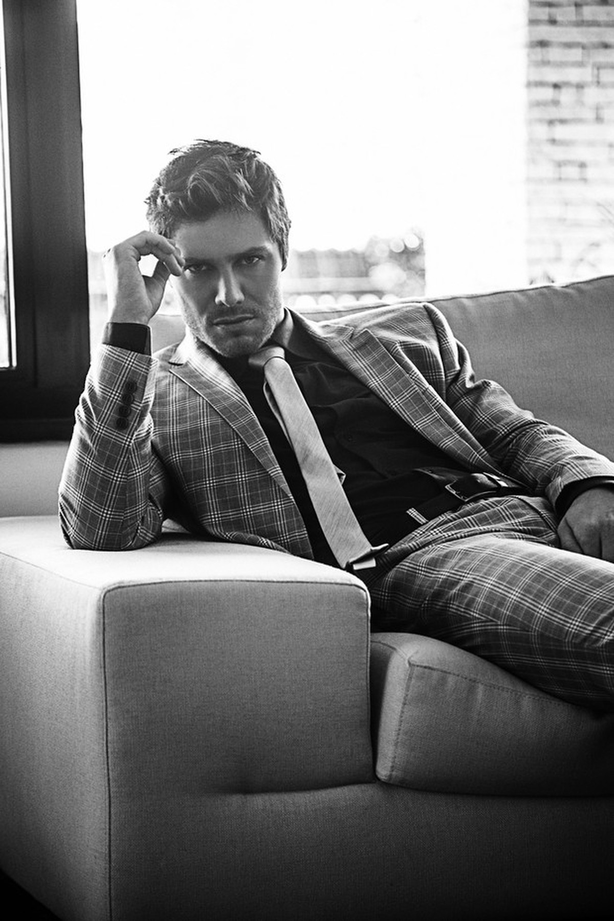 Por trás dos belos olhos azuis de André Bankoff, galã de Babilônia ...