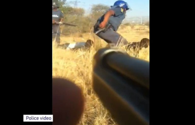 G1 - Vídeo mostra polícia assassinando mineiros na África do Sul ...