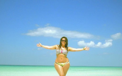 Top plus size brasileira, Fluvia Lacerda mostra corpão de biquíni - Quem | QUEM News