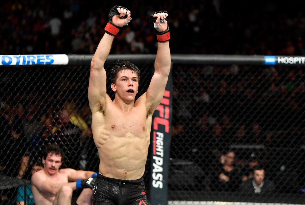 Joanna Jedrzejczyk domina Tecia Torres no UFC Calgary e volta à coluna ...