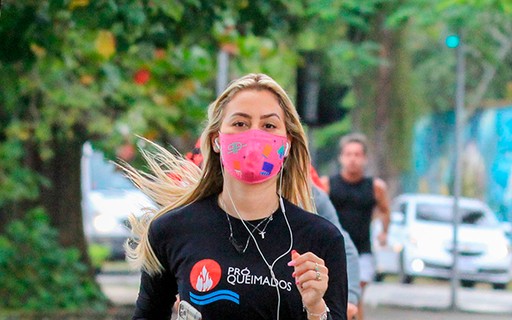 Ex-BBB Isabella Secchi enfrenta tempo feio e corre no Rio de Janeiro ...