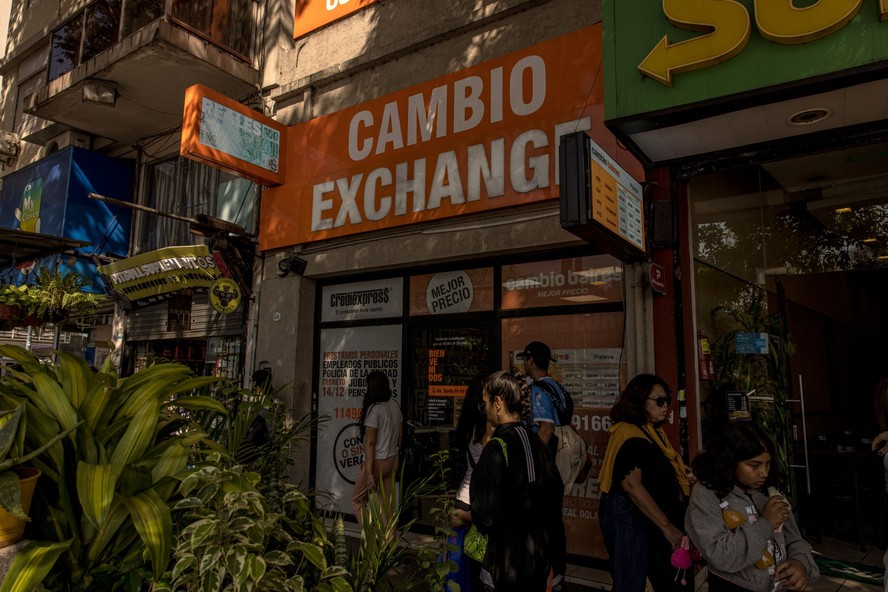 Dólar oficial, dólar blue: entenda as diferenças de cotação na Argentina