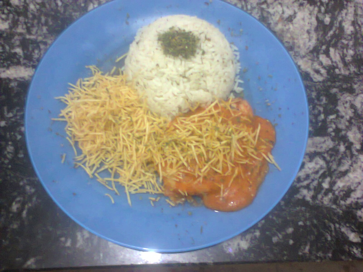 Filét de Frango á Parmegianna com arróz decorado da Vá | Aves | Receitas