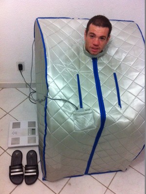 Curtinhas: lutador do Bitetti Combat corta quilos extras em sauna móvel ...