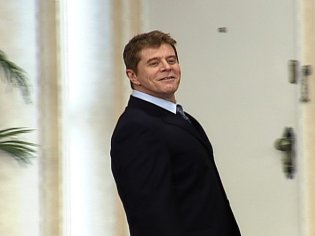 Caco Antibes assume uma dupla personalidade - Sai de Baixo - Programas ...