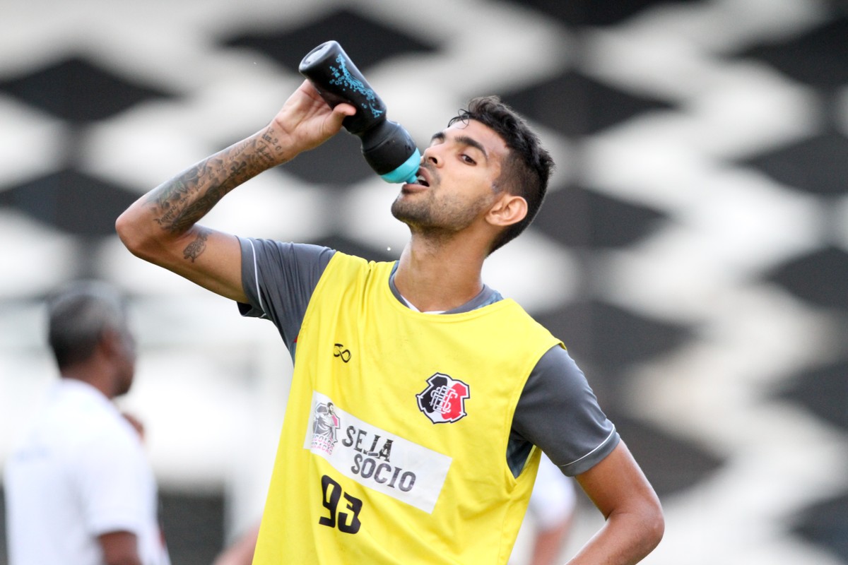 Augusto revela trabalho de prevenção de lesões para se firmar no Santa ...