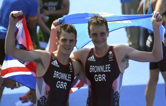 Irmãos de ouro, tombos, sol e calor enobrecem o triatlo da Rio 2016