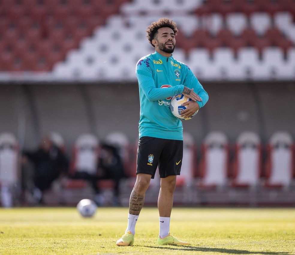 Da Baixada Santista para o mundo, Claudinho estreia pela Seleção e já ...