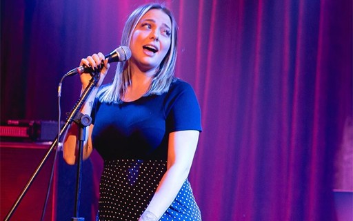 Carol Dantas anuncia carreira como cantora: "Giro por esse mundão da ...