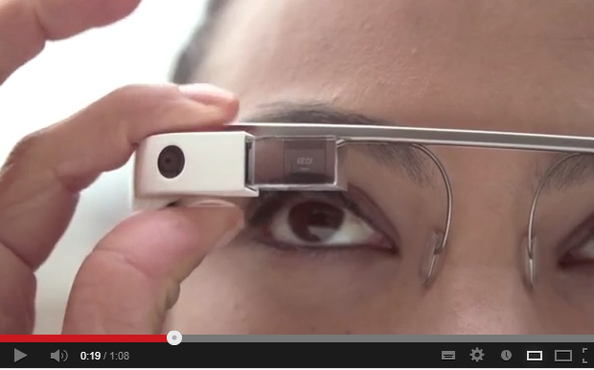 Google Glass ganha vídeo com primeiras instruções sobre funcionamento ...