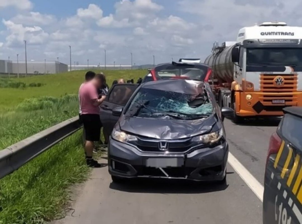 Ciclista morre ao se envolver em acidente com carro na Via Dutra, em ...
