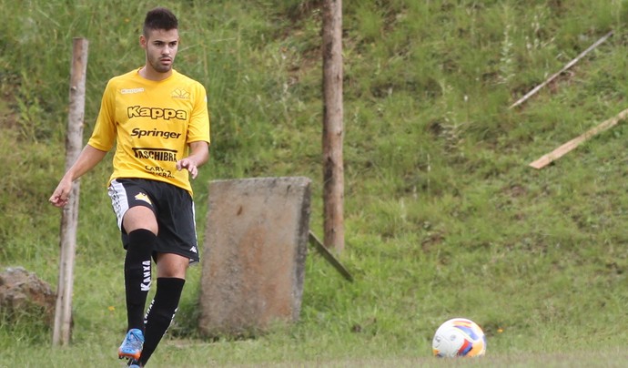 Com outros dois laterais no elenco, Tigre empresta Eduardo ao Atlético-PR