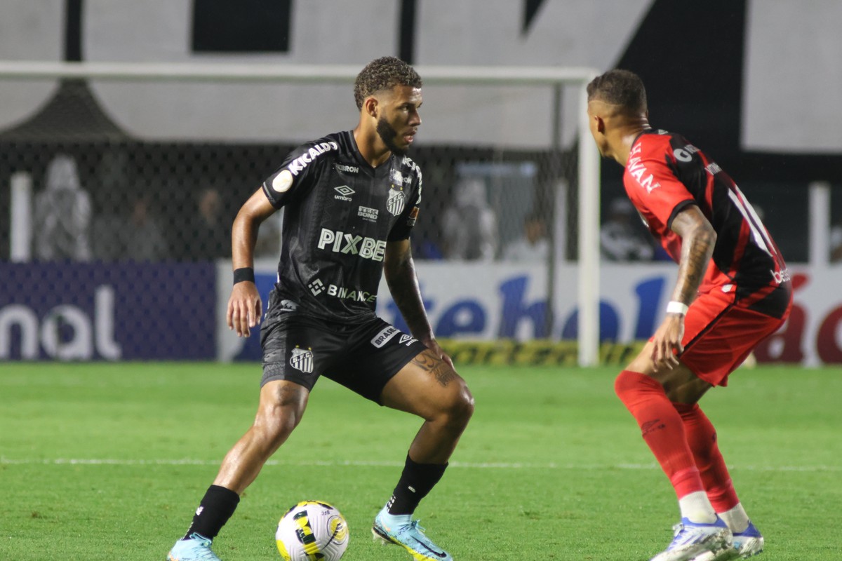 Nathan volta após suspensão, mas vê sombra de Madson crescer no Santos ...